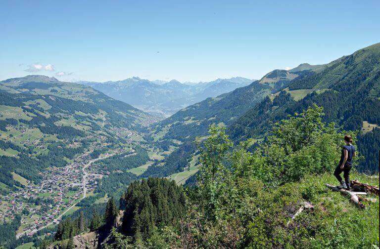 Hiking in Switzerland: The Sanetsch pass between Valais and canton Bern