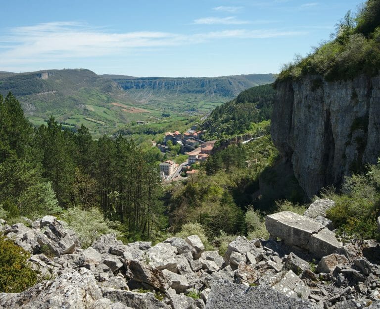 Roquefort en 1 journée : visite des caves, randonnée et dégustation