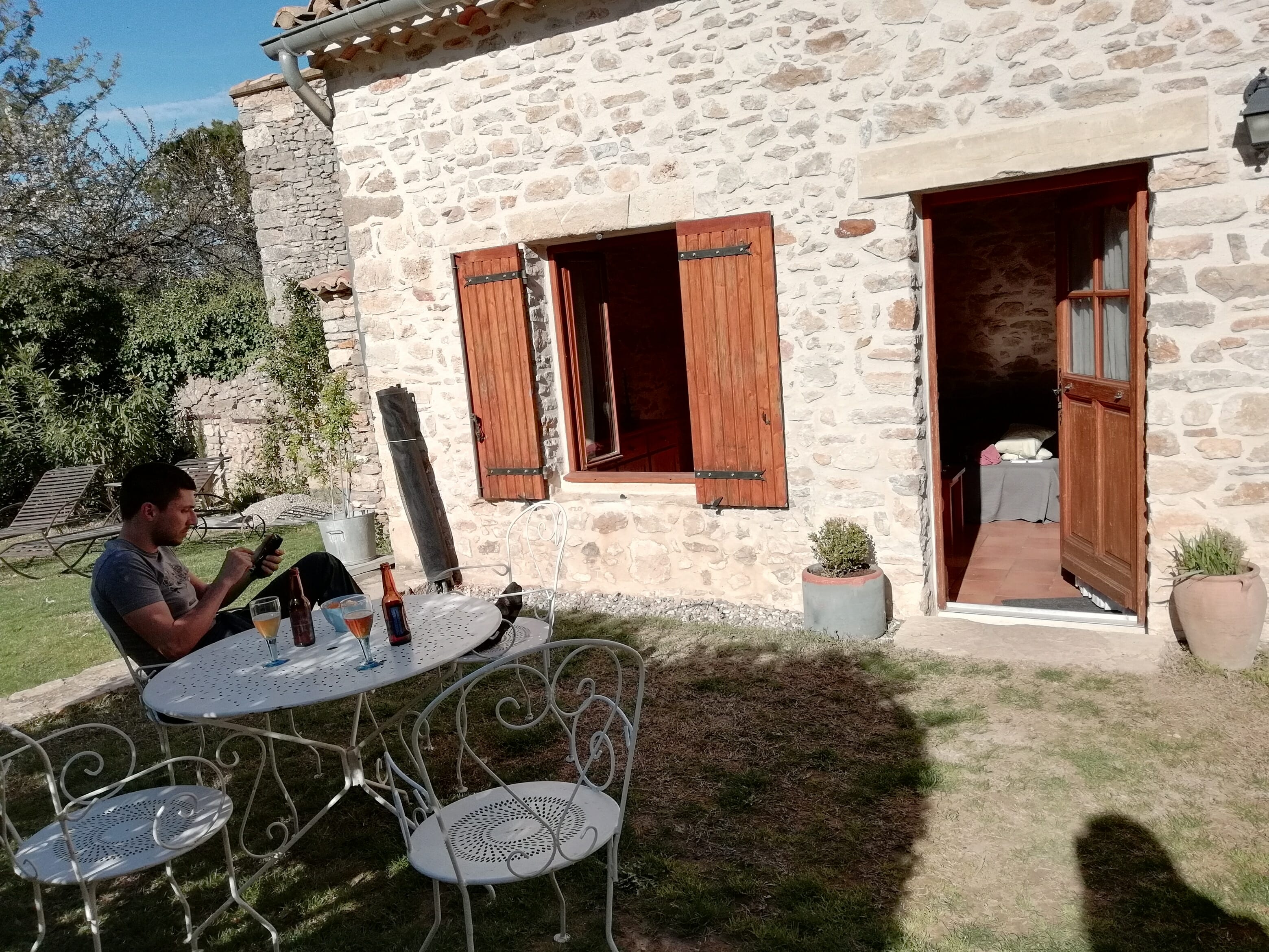 Travel guide to backpacking France on a budget
