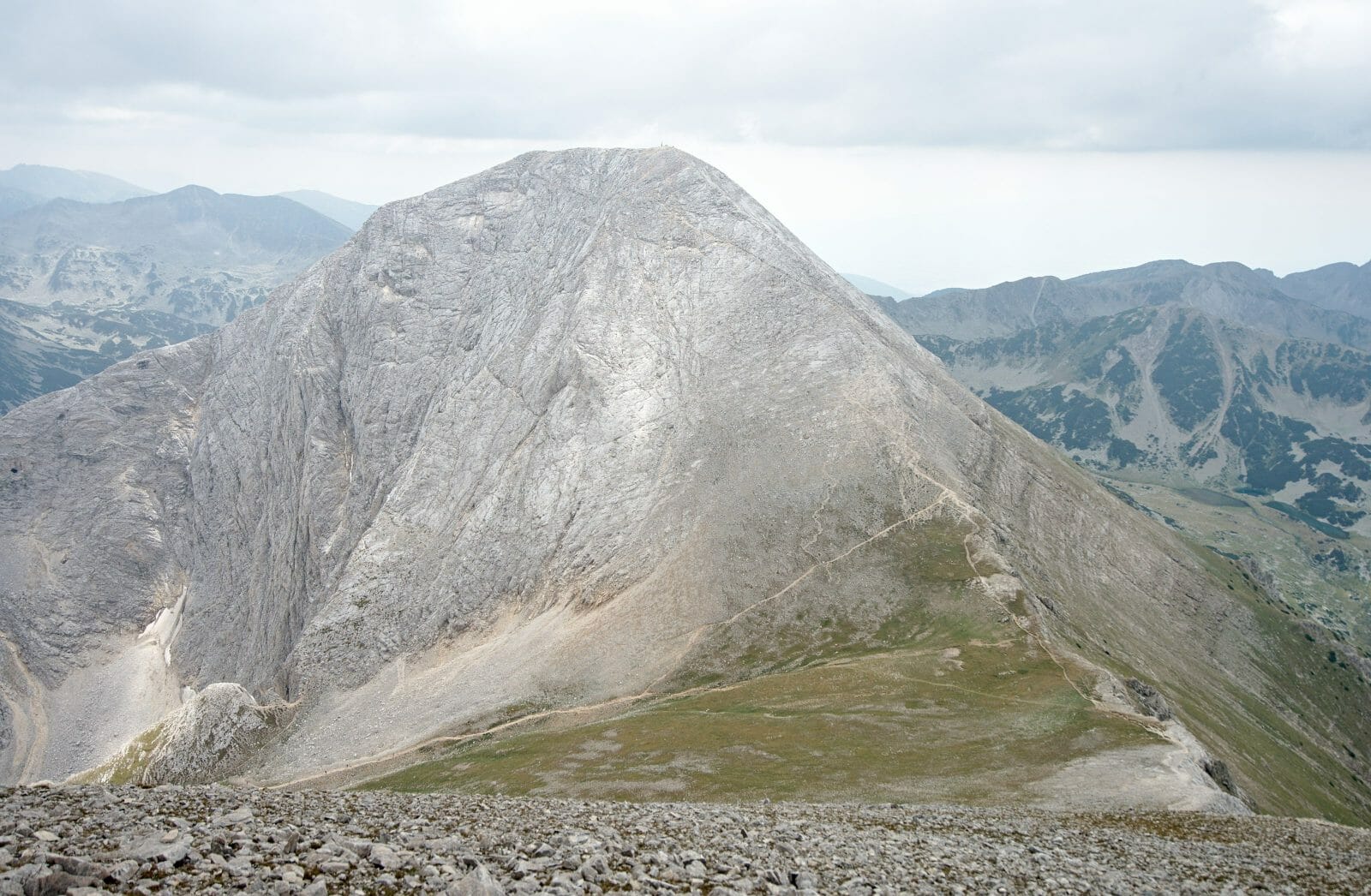 Hike the Koncheto ridge and Vihren peak - Pirin National Park