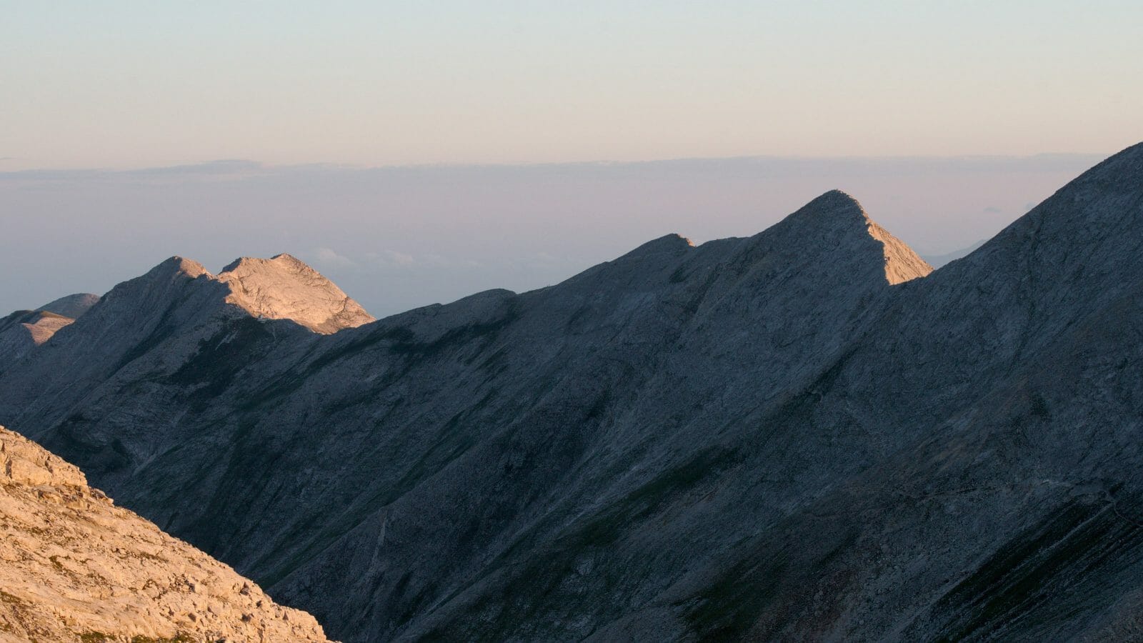 Hike the Koncheto ridge and Vihren peak - Pirin National Park