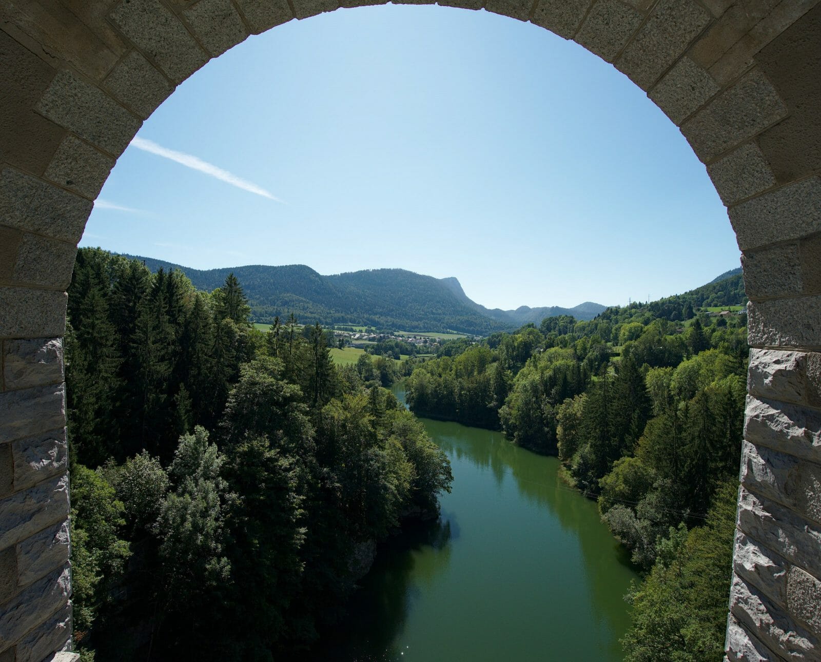 Vallorbe: les gorges de l'Orbe, les grottes et la dent de Vaulion