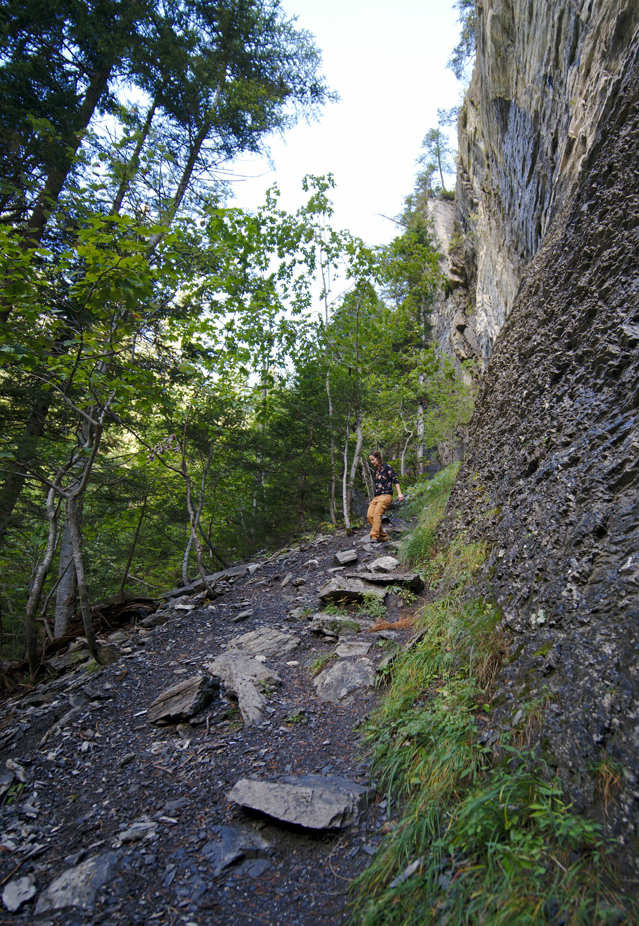 Hiking bisse du Ro to Tseuzier lake and back along bisse de Lens
