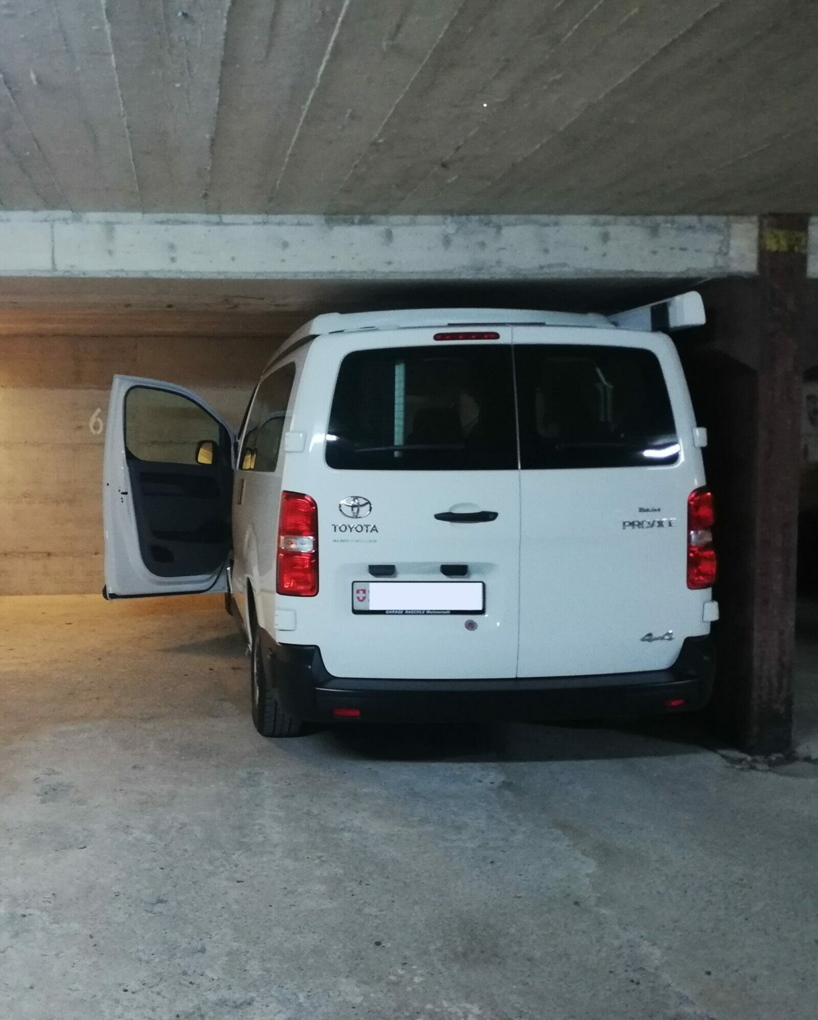 Présentation de notre van aménagé: un toyota proace 4x4