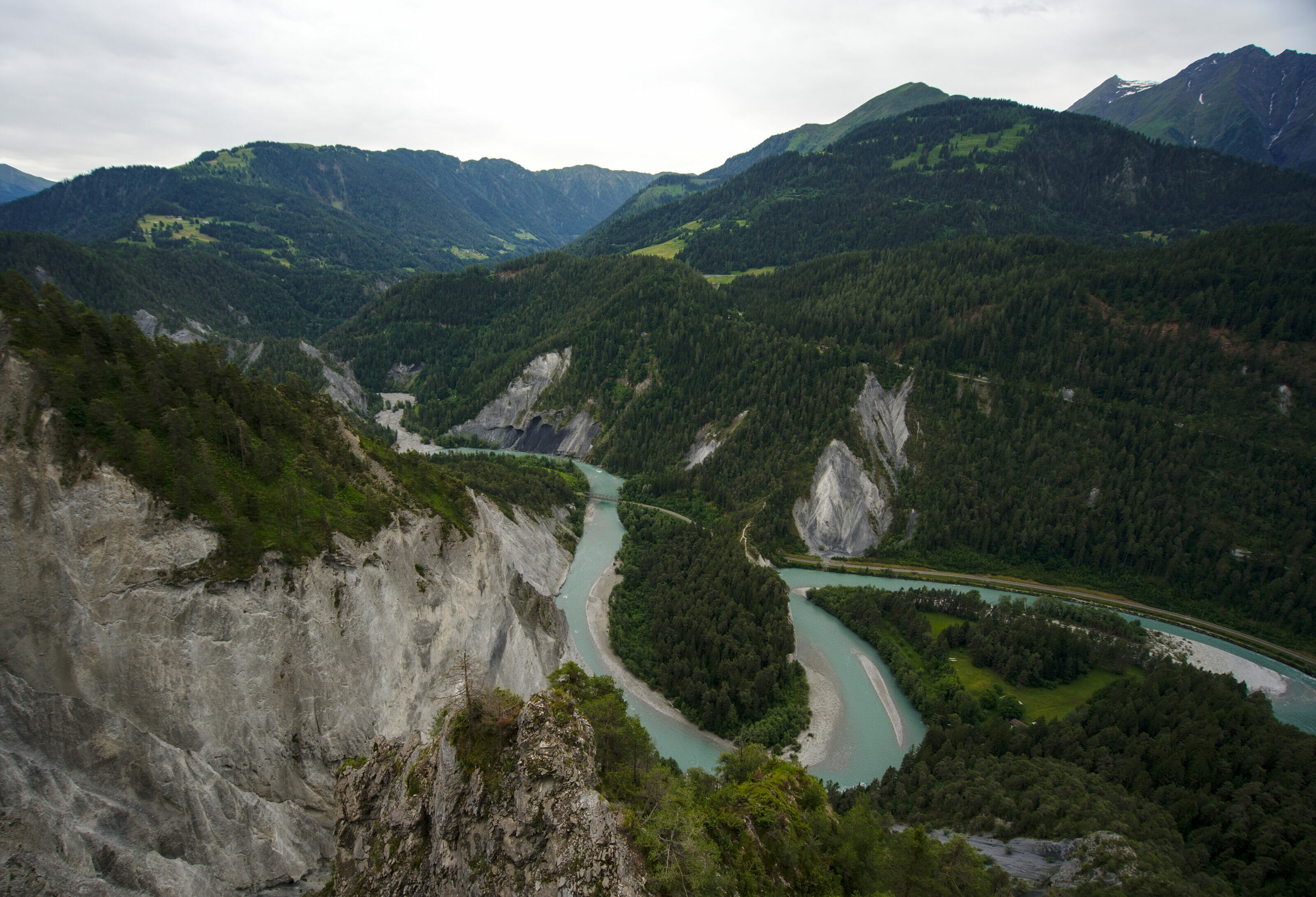 Source et gorges du Rhin (+ rando Caumasee - il Spir - Crestasee)