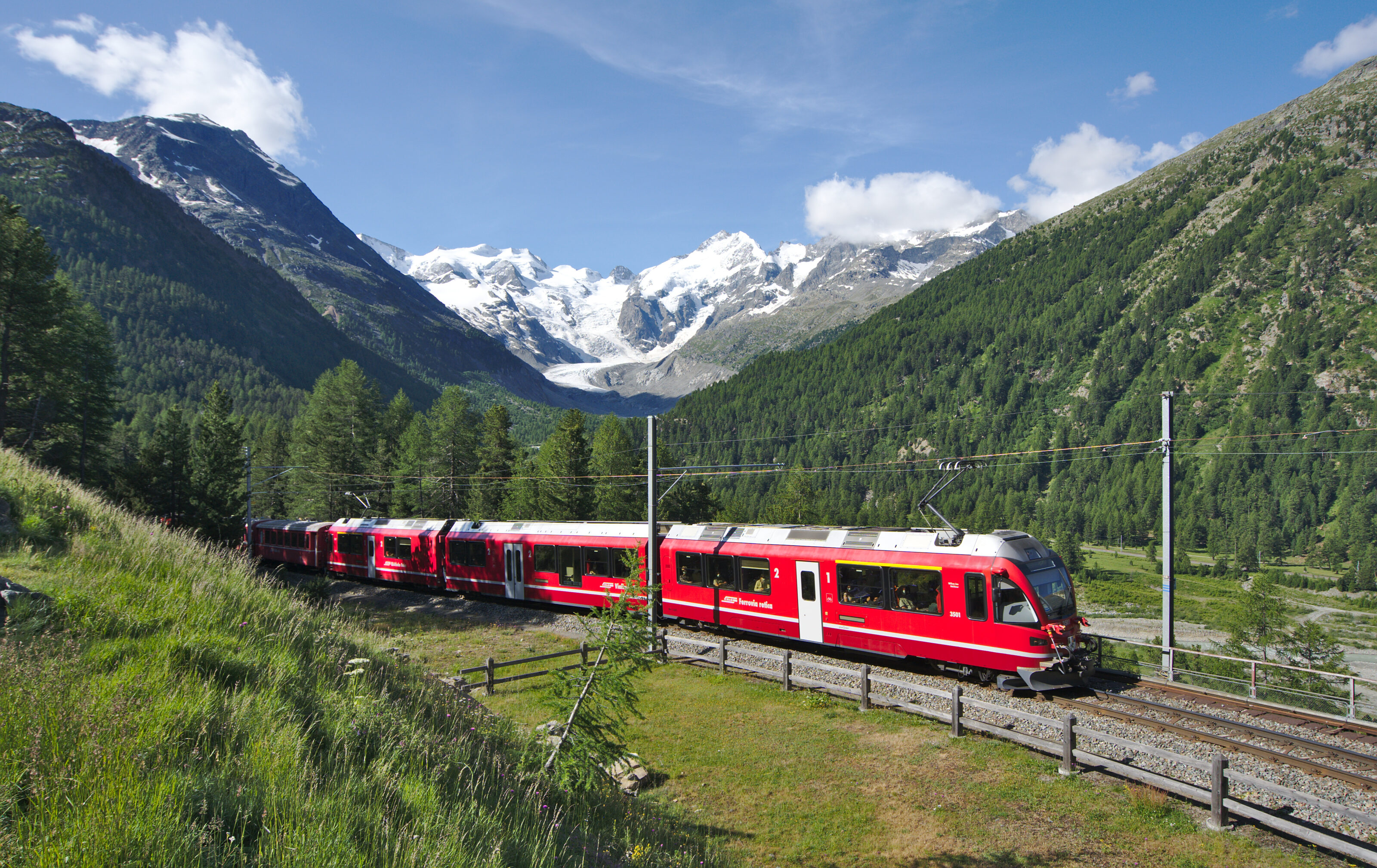 The most beautiful panoramic trains in Switzerland