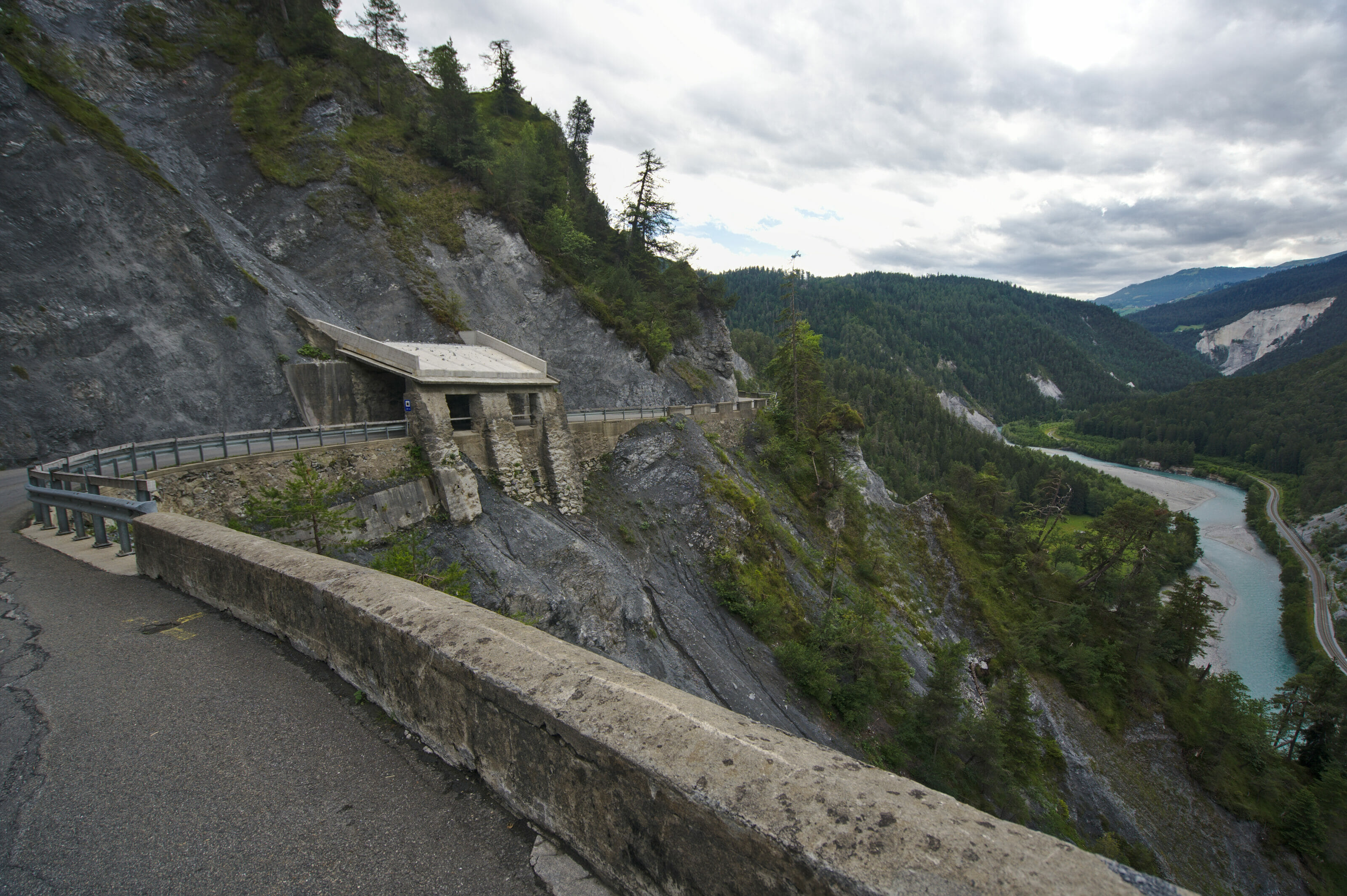 De la source aux gorges du Rhin (+ rando Caumasee - il Spir - Crestasee)