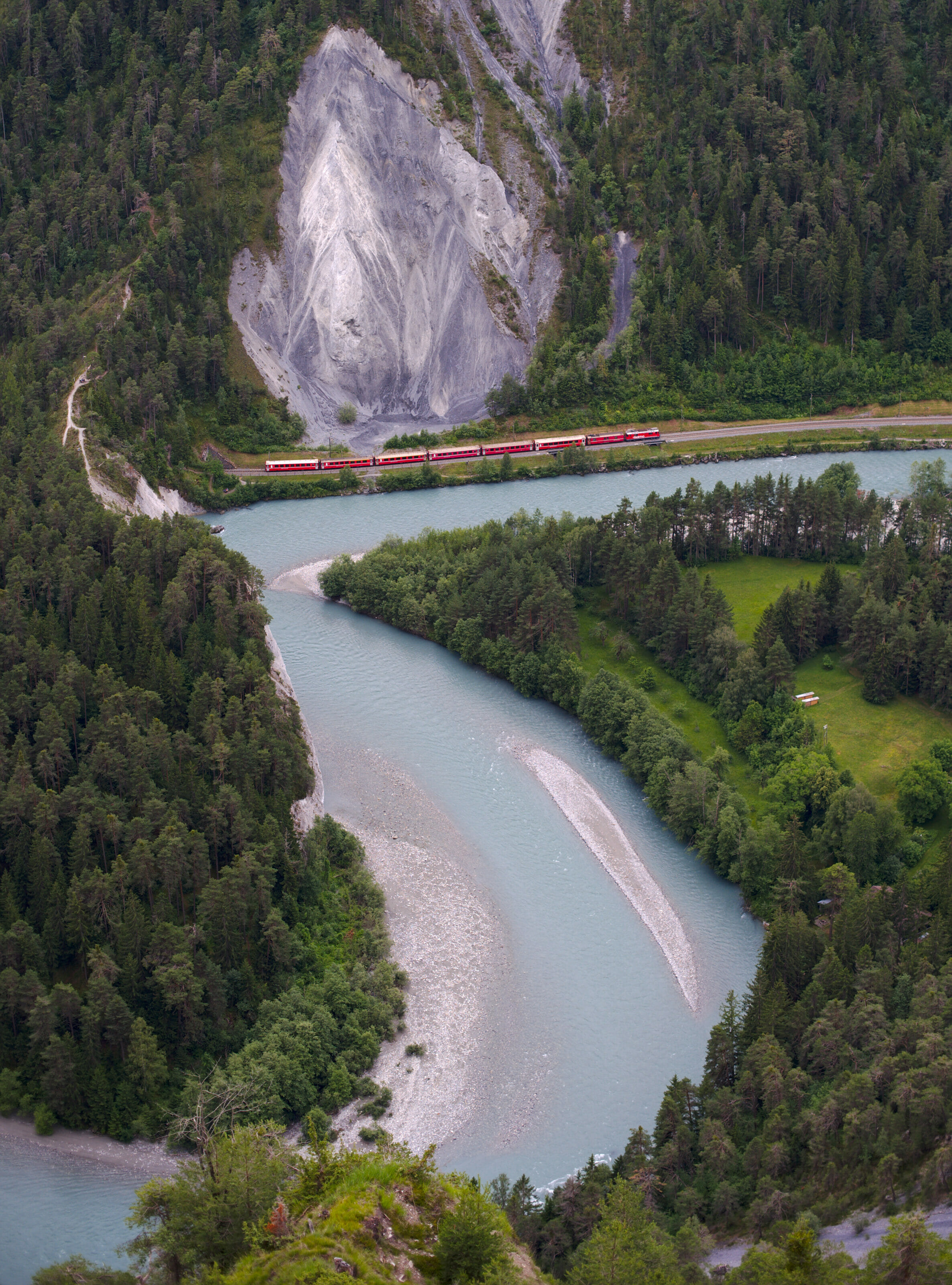 Source et gorges du Rhin (+ rando Caumasee - il Spir - Crestasee)