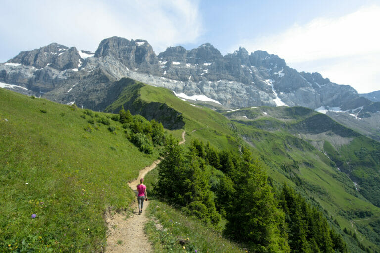 Hiking in Switzerland: The Sanetsch pass between Valais and canton Bern