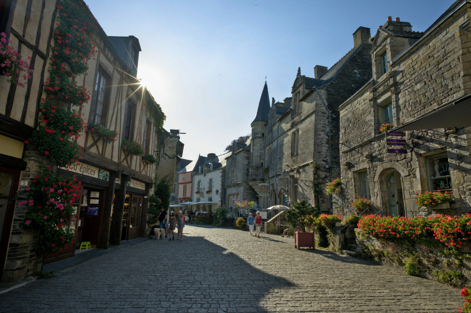 Travel guide to backpacking France on a budget