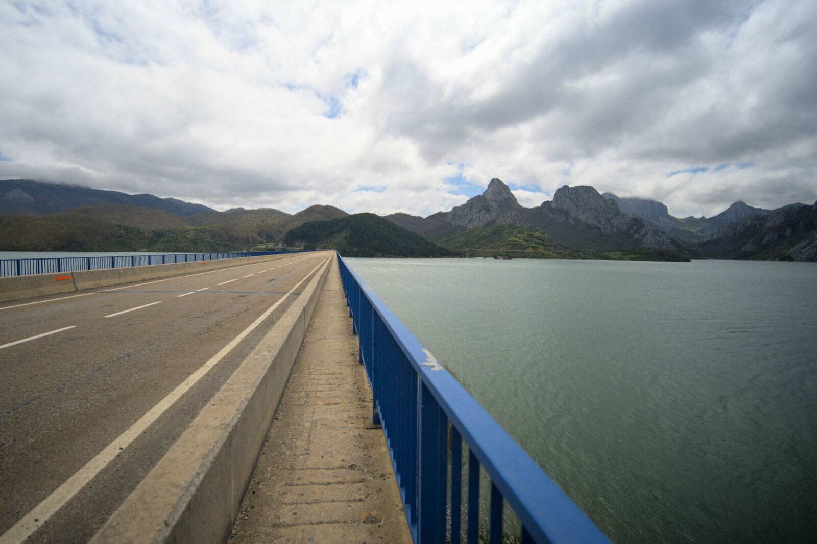 Ascent of Pico Gilbo (1679m) from the village of Riaño (map + GPX)
