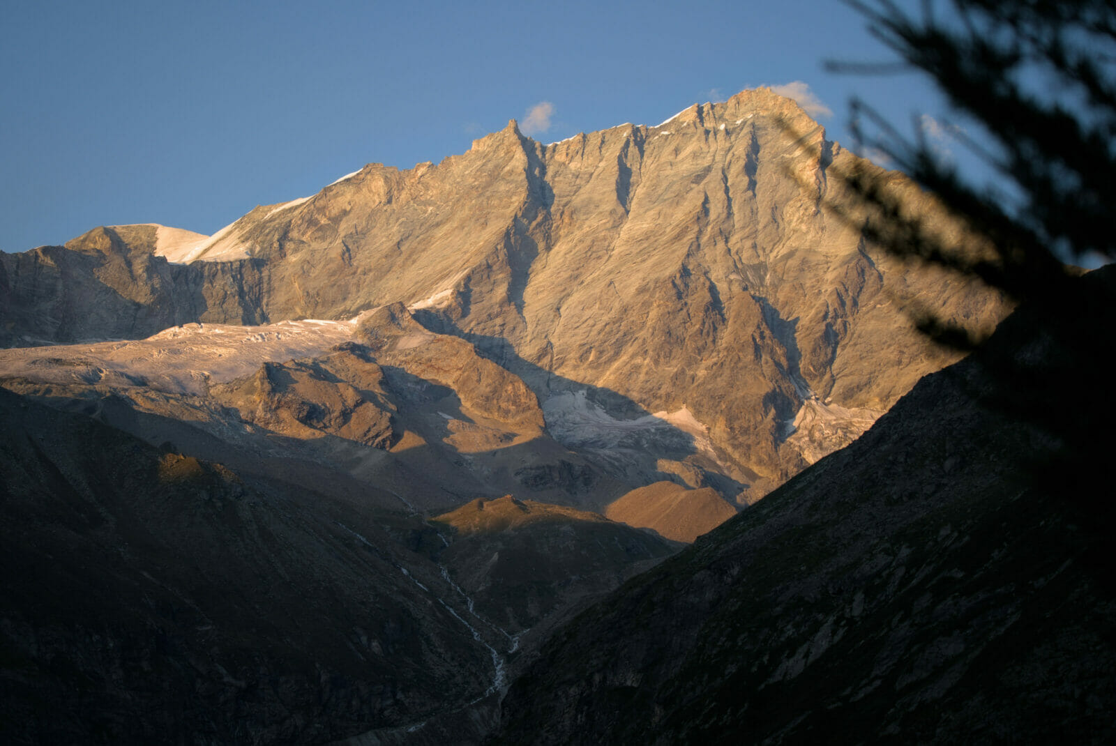 Petit Mountet hut: a 2-day family-friendly hike in the Val d'Anniviers