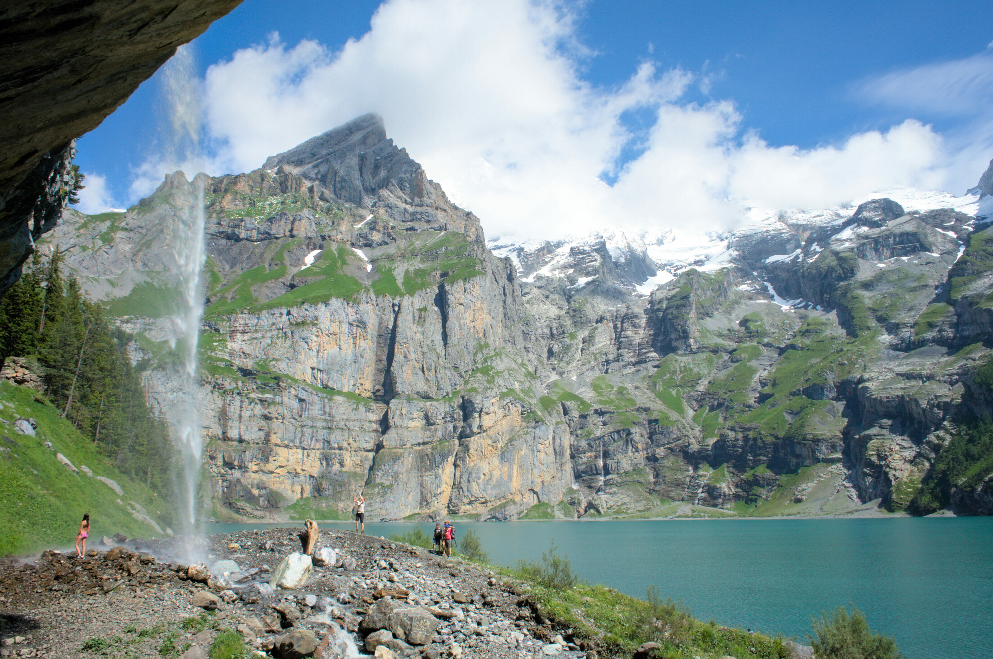 Randos au lac d'Oeschinen, un des plus beaux lacs de Suisse