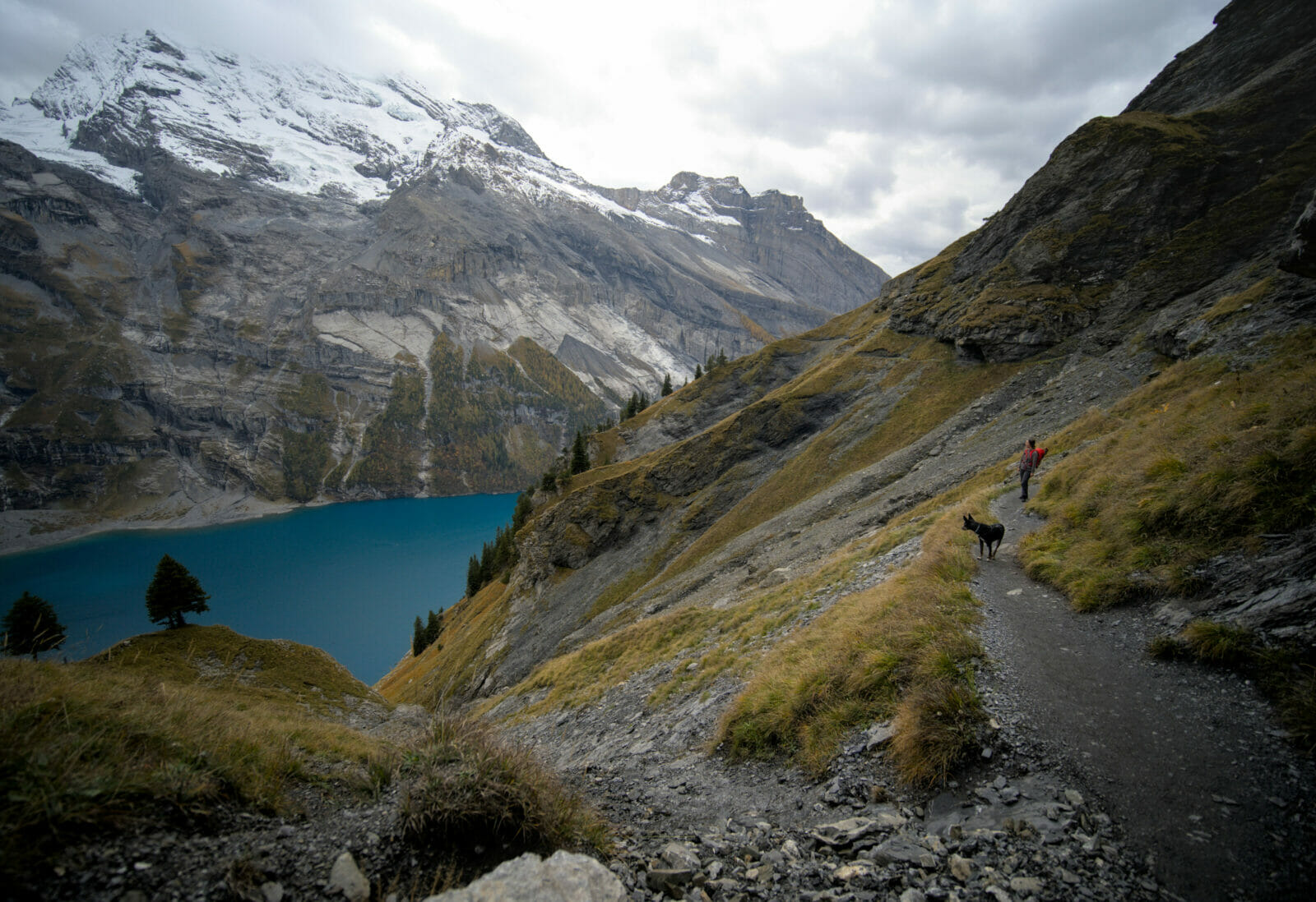 Randos au lac d'Oeschinen, un des plus beaux lacs de Suisse