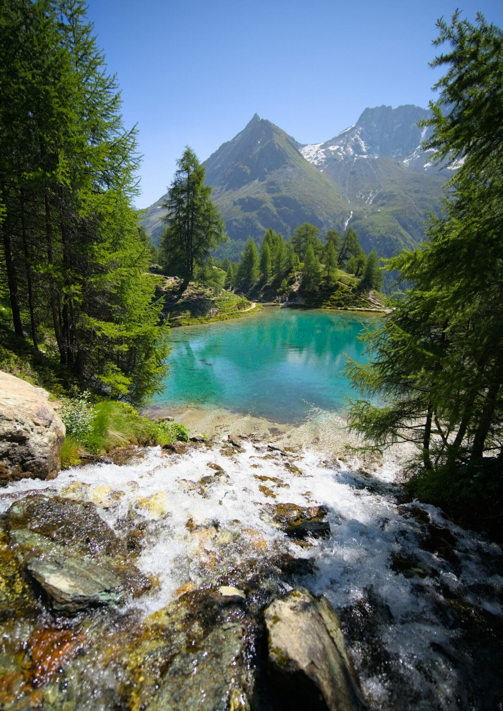 Lac Bleu Arolla: 5 hiking routes to get there