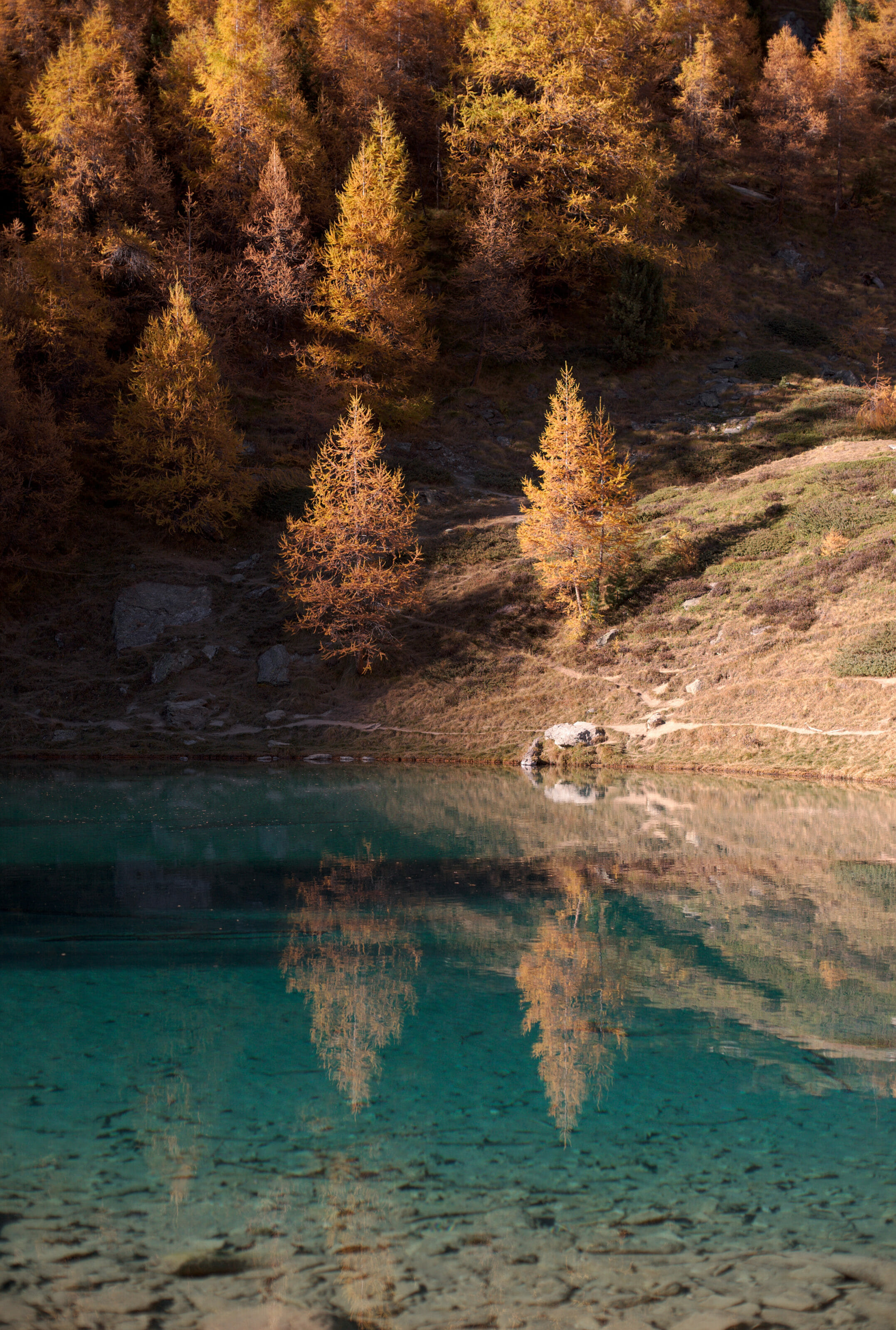 Lac Bleu Arolla: 5 hiking routes to get there