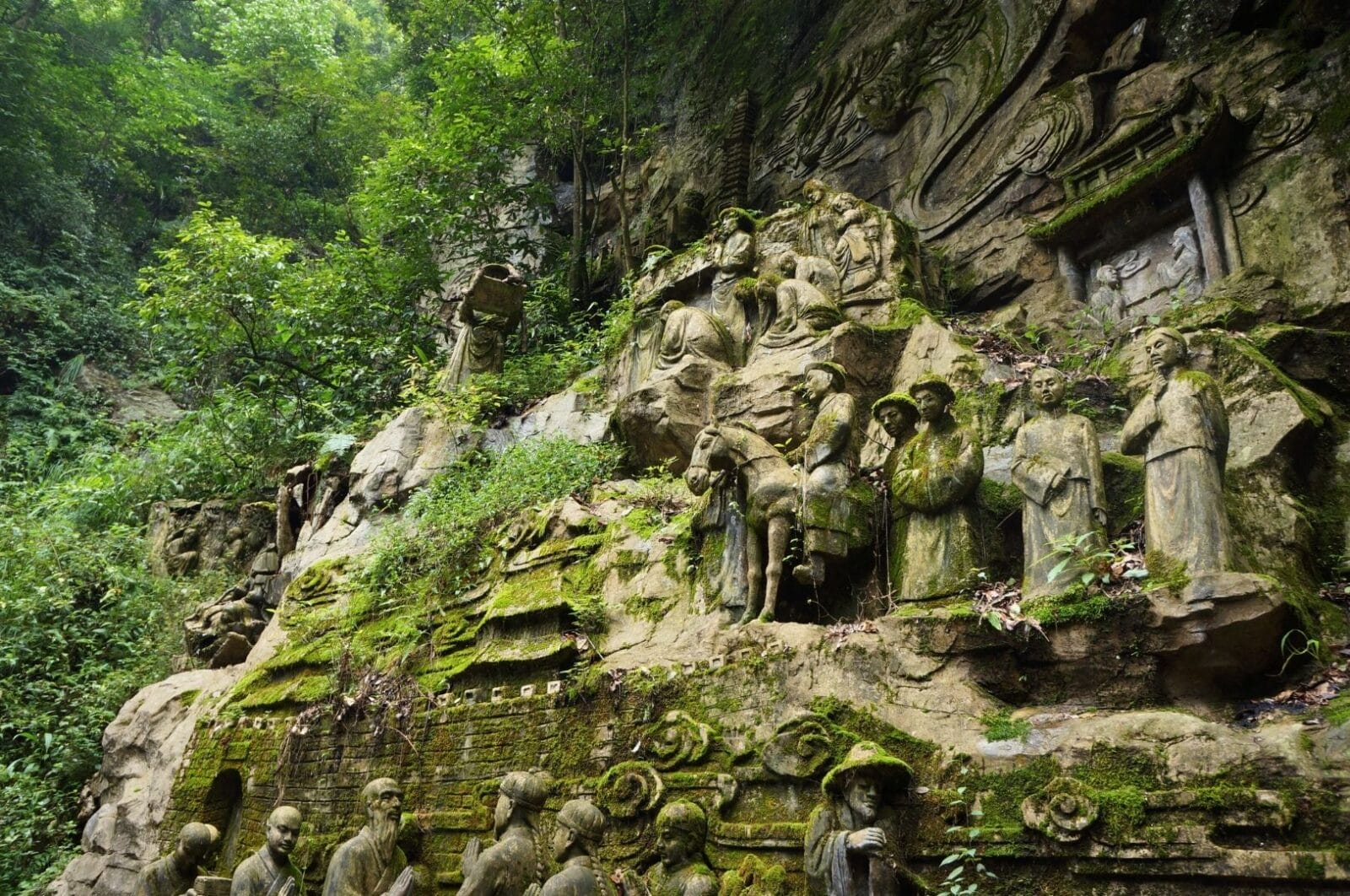 How to visit Mount Emei and hike to the top: our complete guide!