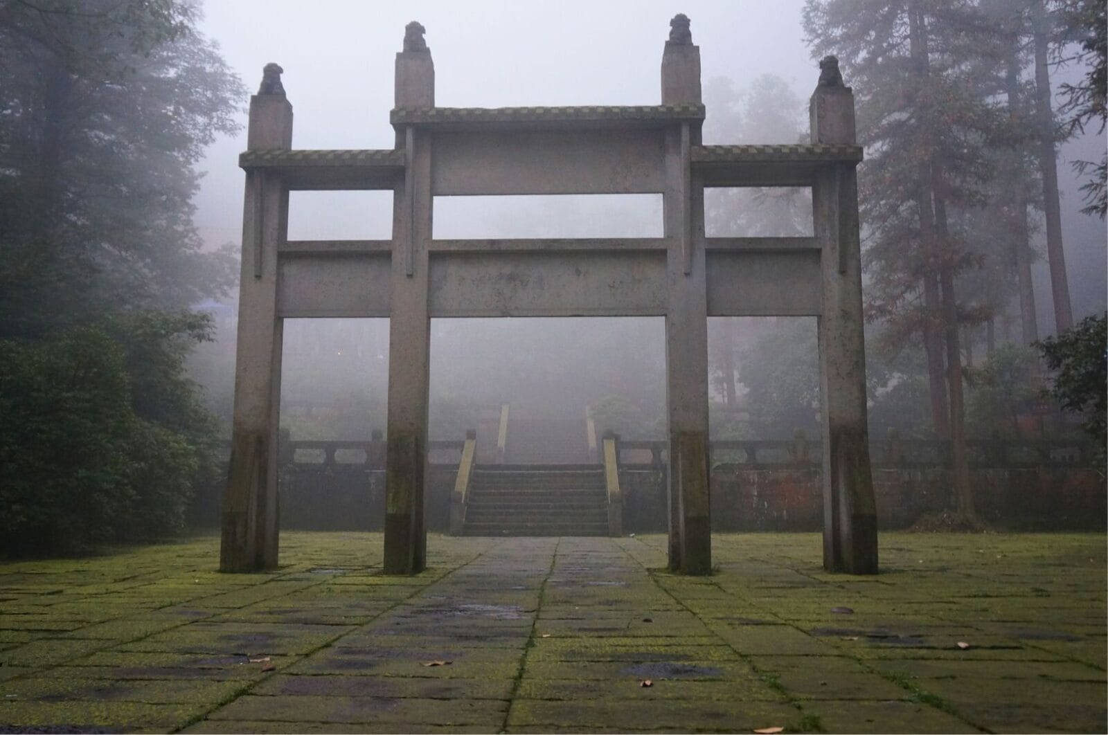 How to visit Mount Emei and hike to the top: our complete guide!