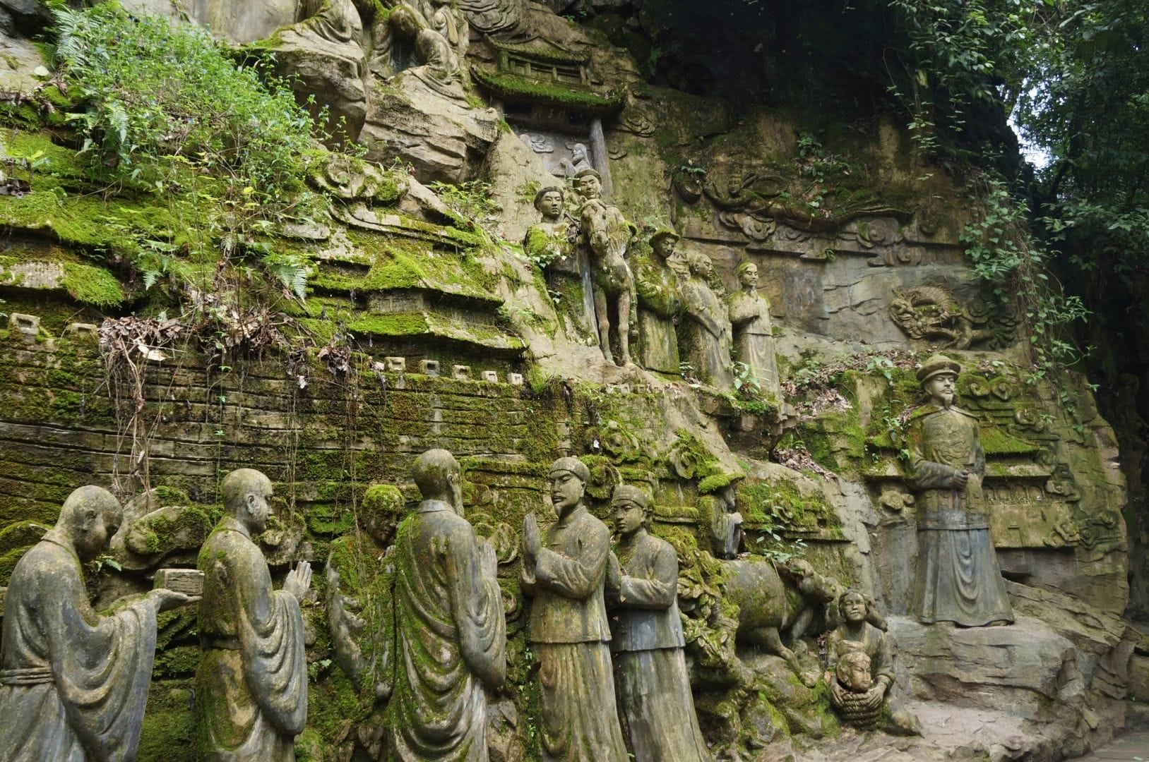 How to visit Mount Emei and hike to the top: our complete guide!