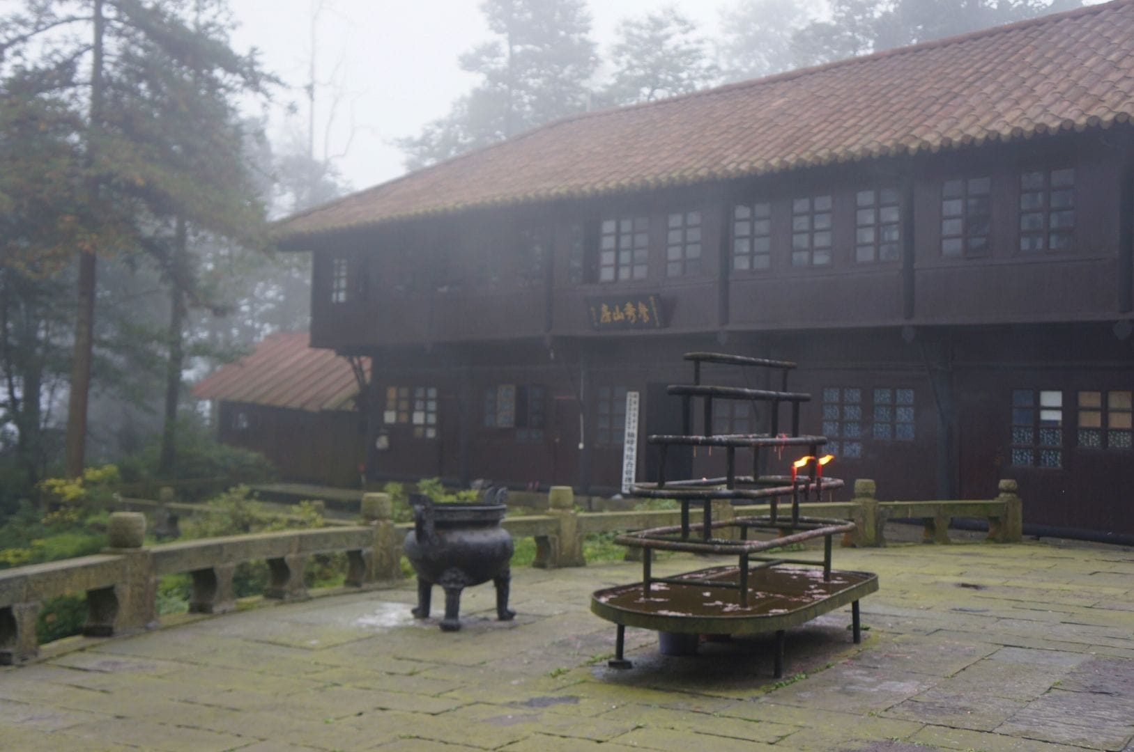 How to visit Mount Emei and hike to the top: our complete guide!